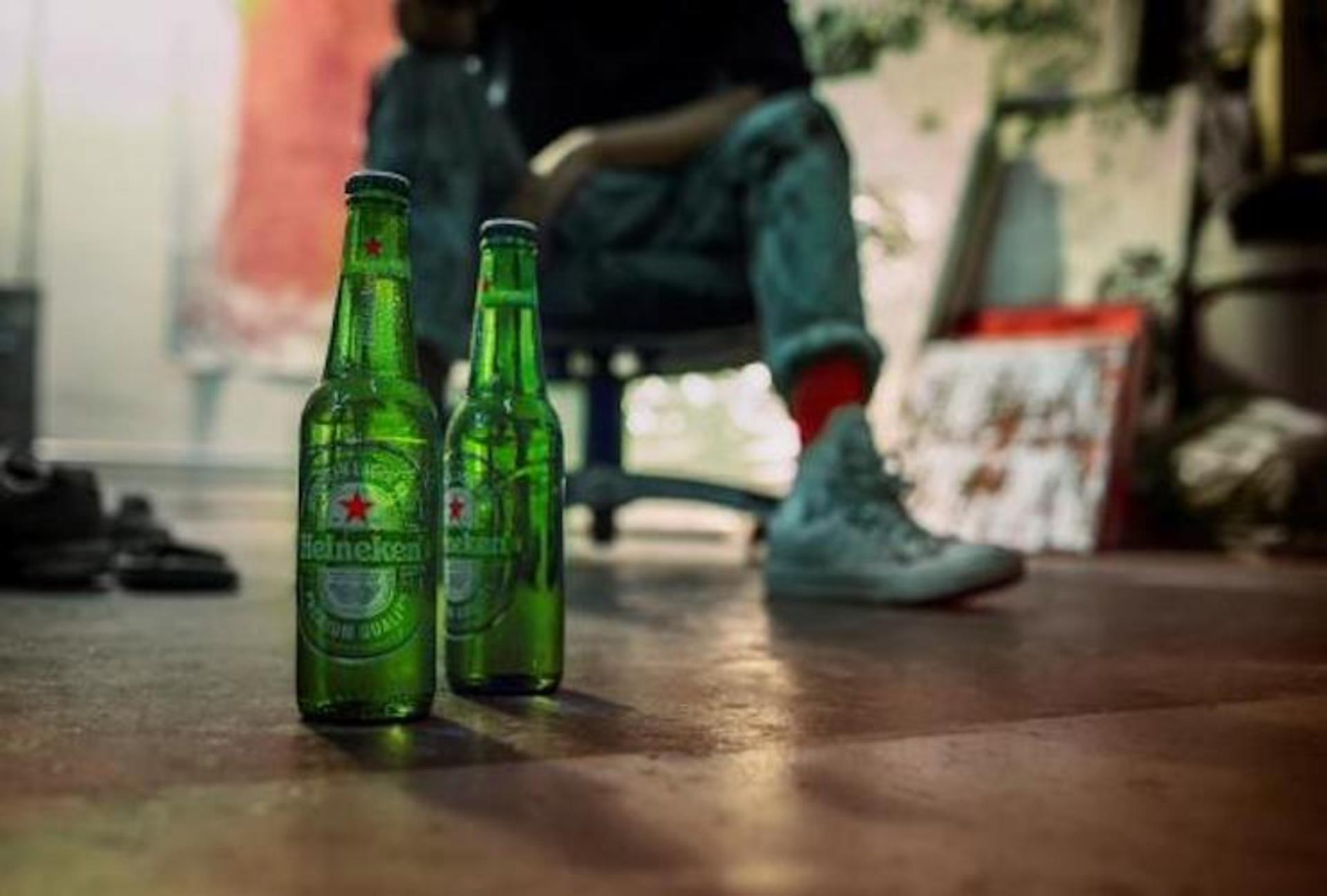 Foap.com: Enjoying your favourite Heineken!